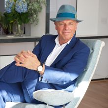 Simon Woodroffe - Keynote Speaker - Book Today | Speakers Corner